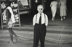Biography: City Life/Street photographer Louis Faurer | MONOVISIONS ...