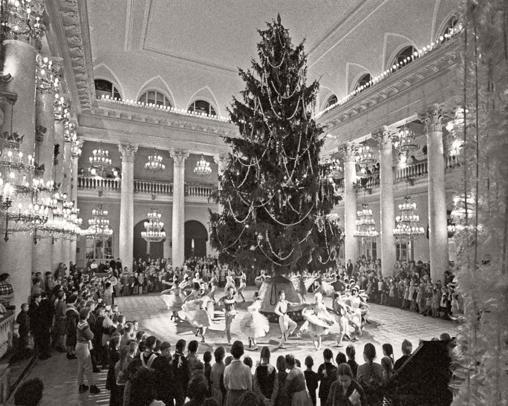 Vintage: New Year’s Eve in Soviet Russia | MONOVISIONS - Black & White ...
