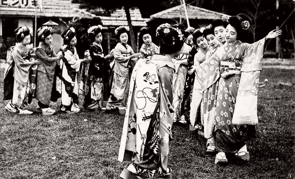 Vintage Japanese Maikos And Geikos Girls Taisho Period 1910s 1920s