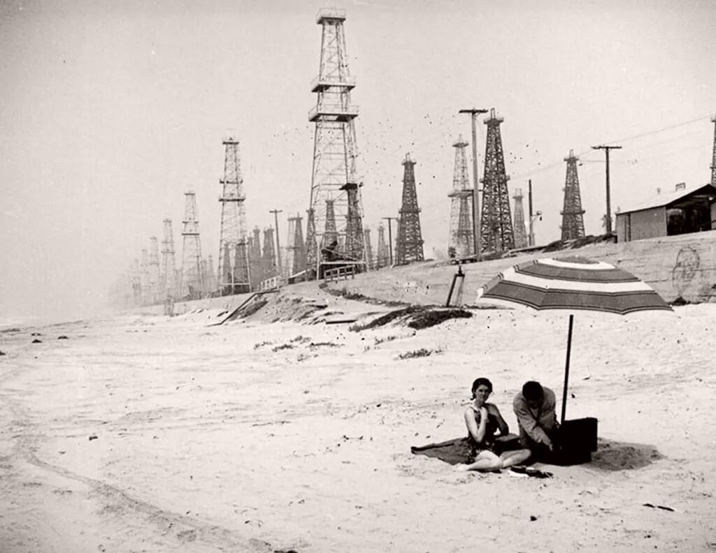 Vintage: Oil derricks in California (1920s-1930s) | MONOVISIONS - Black ...